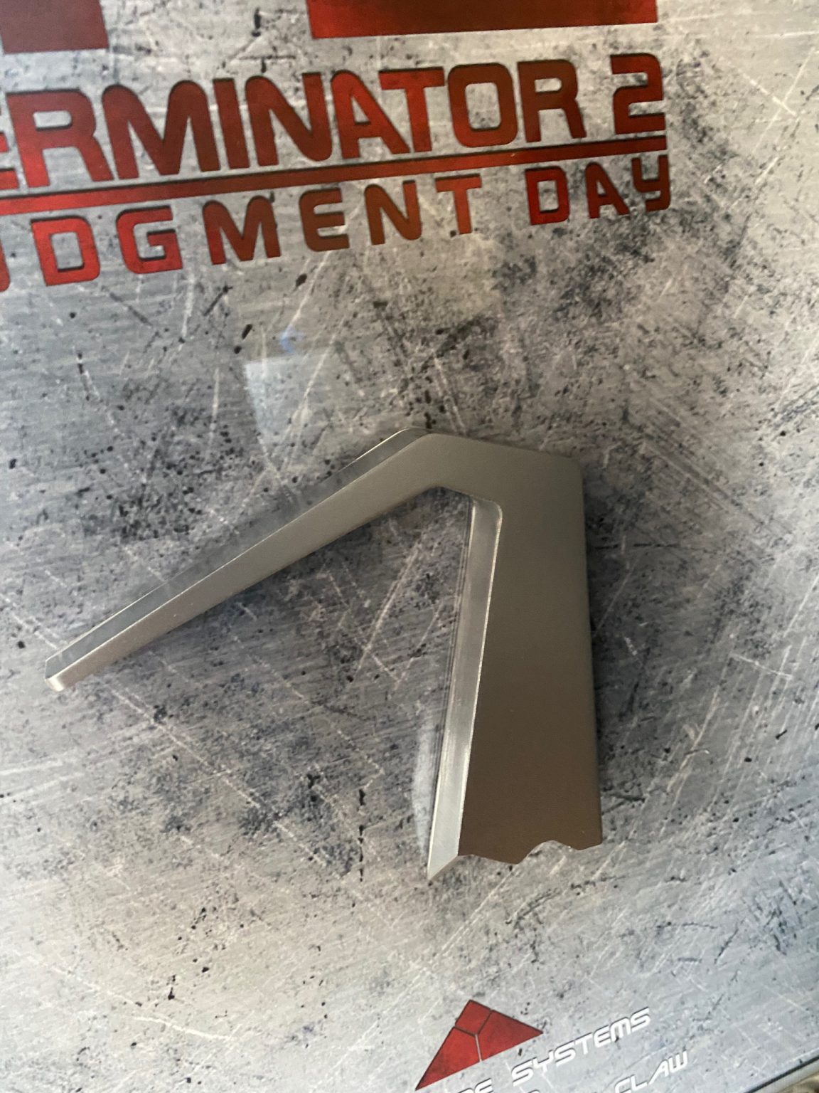 Terminator 2: T-1000 Claw! (Limited Edition) – 3D Movie Posters